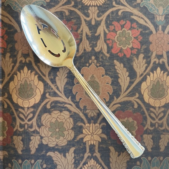 Holmes & Edwards | Dining | Vintage 95s Silver Slotted Serving Spoon By ...